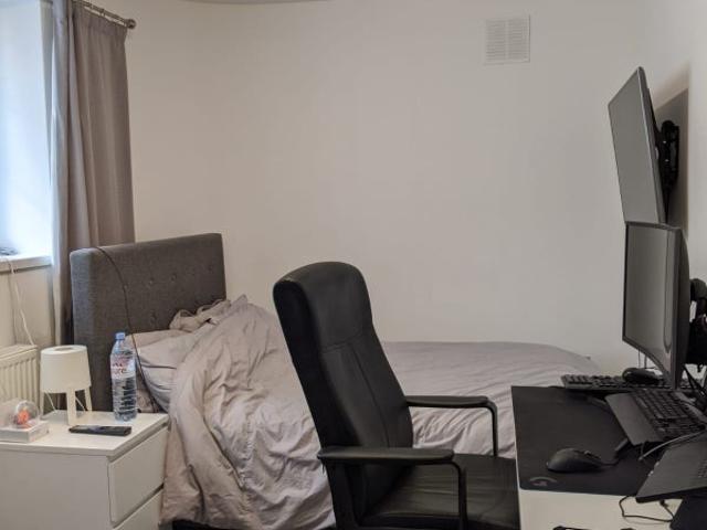 Room at Fairclough Street, Greater London