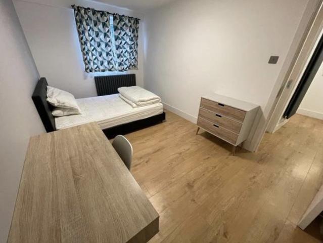 Room at Fairclough Street, Greater London
