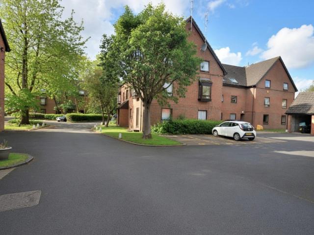 Room at Fairfield Avenue, Borough of Spelthorne