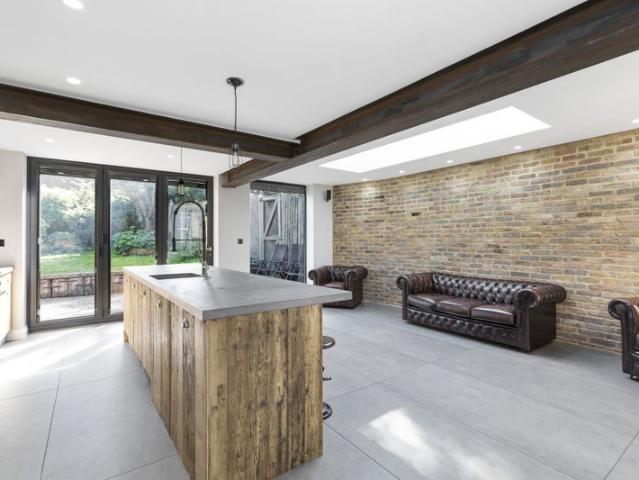Room at Fairfield Street, Greater London