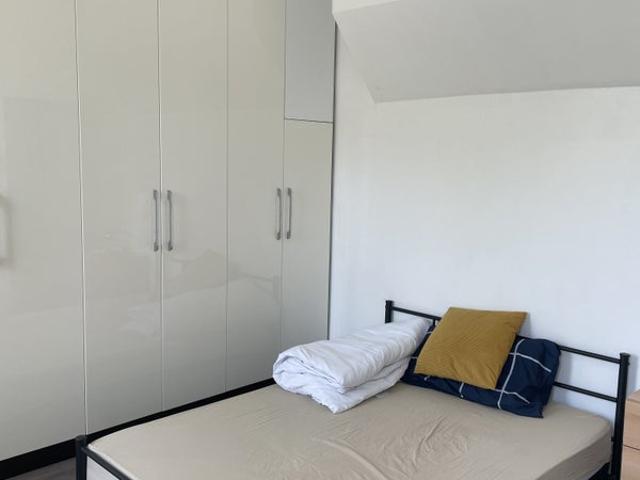 Room at Fairland Road, Greater London