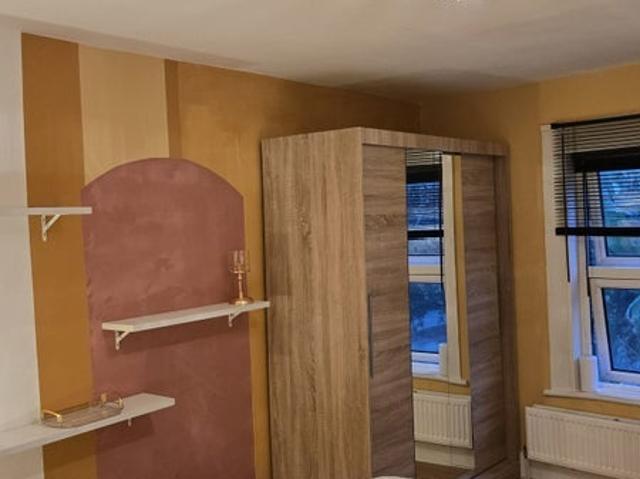 Room at Fairlawn Park, Greater London