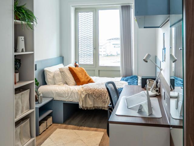 Room at Fairlawn Road, Bristol
