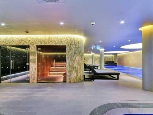 Room at Fairmont Avenue, Greater London