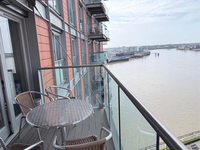 Room at Fairmont Avenue, Greater London