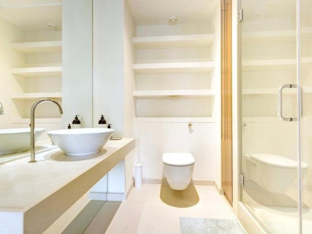 Room at Fairmont Avenue, Greater London