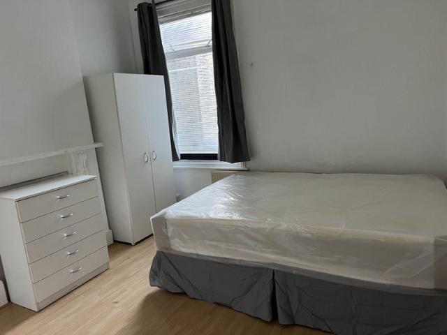 Room at Fairmount Road, Greater London