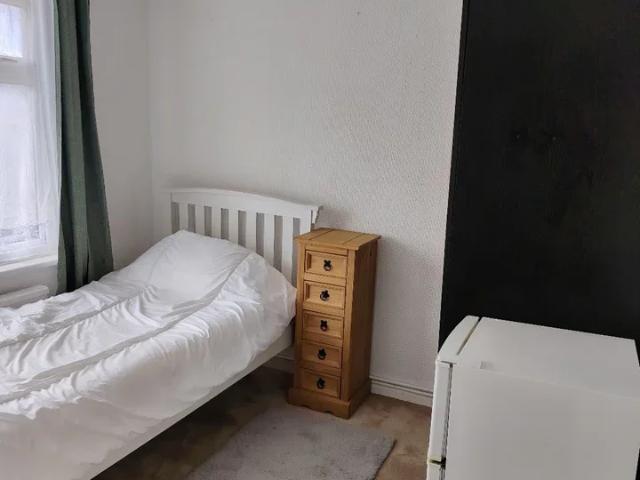 Room at Falmer Gardens, Brighton