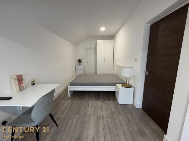 Room at Falmouth Gardens, Greater London