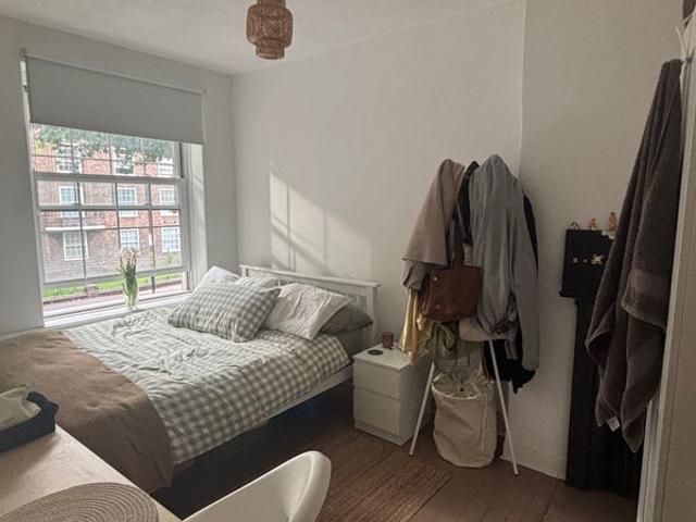 Room at Falmouth Road, Greater London