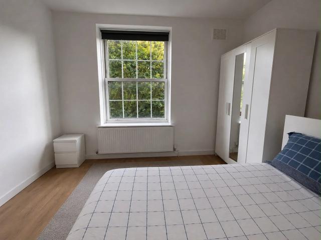 Room at Falmouth Road, Greater London