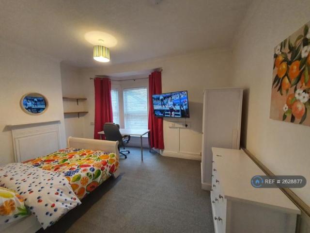 Room at Falmouth Street, Hull