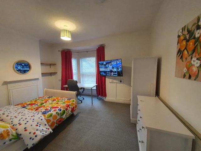 Room at Falmouth Street, Hull