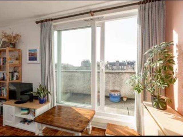 Room at Falcon Court, City of Edinburgh