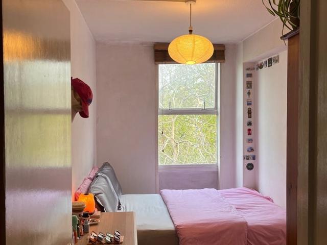 Room at Falcon Road, Greater London