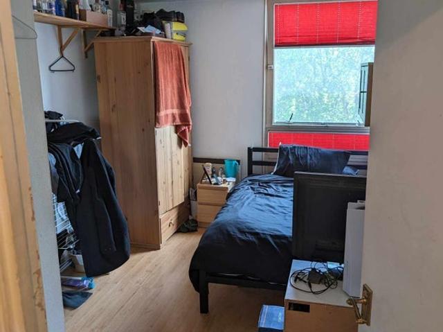 Room at Falcon Road, Greater London