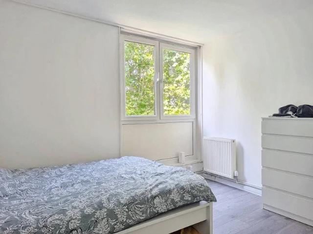 Room at Falcon Road, Greater London
