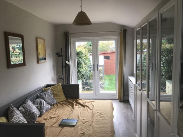 Room at Falstaff Road, Shirley