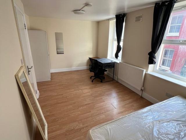 Room at Fashion Street, Greater London