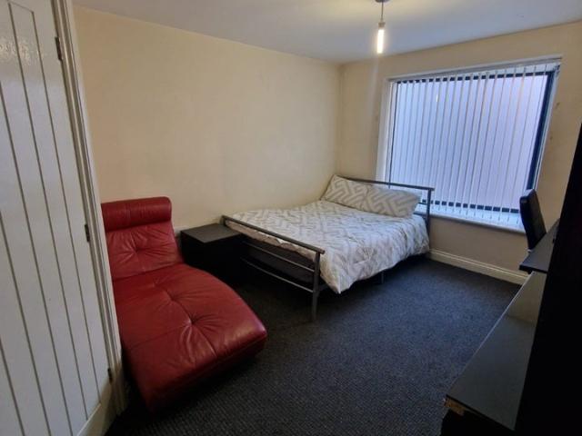 Room at Far Gosford Street, Coventry
