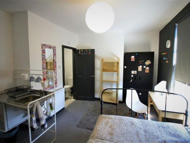 Room at Far Gosford Street, Coventry