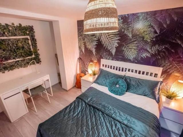 Room at Farm Brook Court, Northampton