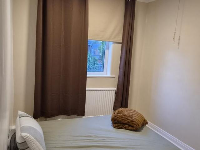 Room at Farm Street, Failsworth