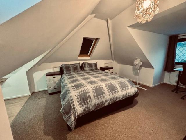 Room at Farm Road, Weston super Mare