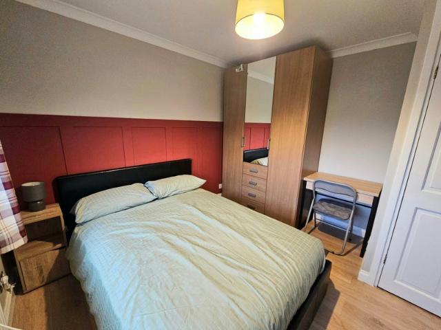 Room at Farnborough Road, Nottingham