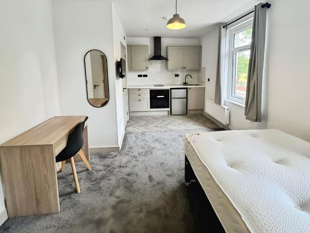 Room at Faringdon Road, Swindon