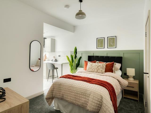 Room at Faringdon Road, Swindon
