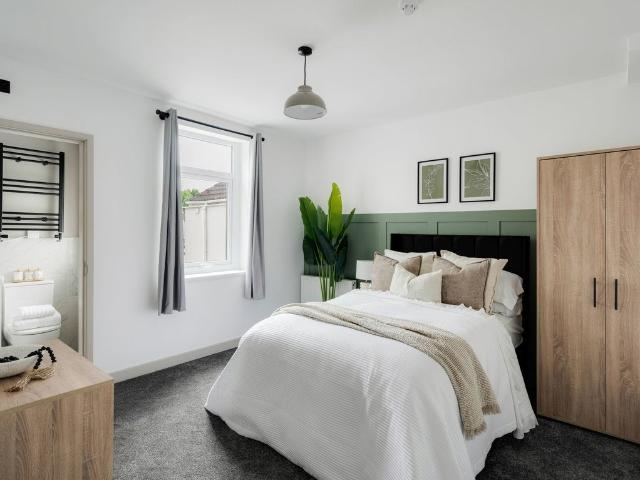 Room at Faringdon Road, Swindon