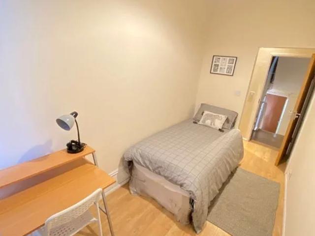 Room at Farleigh Road, Greater London