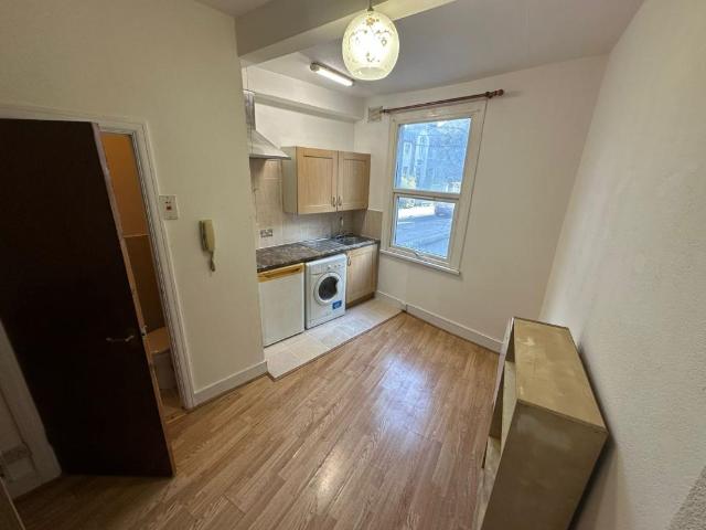 Room at Farleigh Road, London
