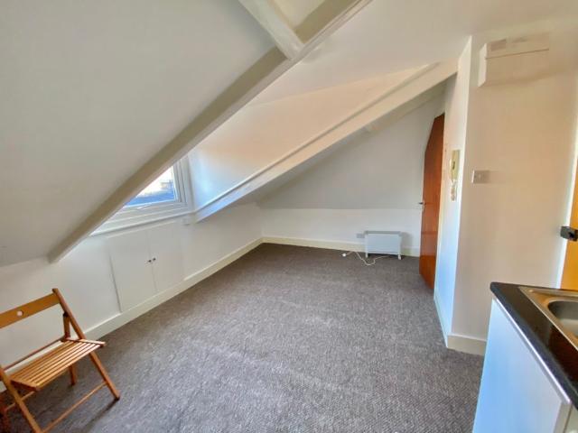 Room at Farleigh Road, London