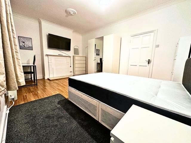 Room at Farley Road, Greater London