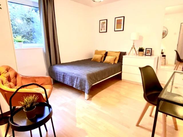 Room at Farlington Place, Greater London