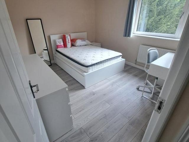 Room at Farlington Place, Greater London