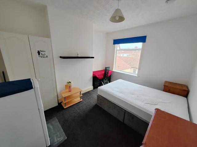 Room at Farr Street, Bristol