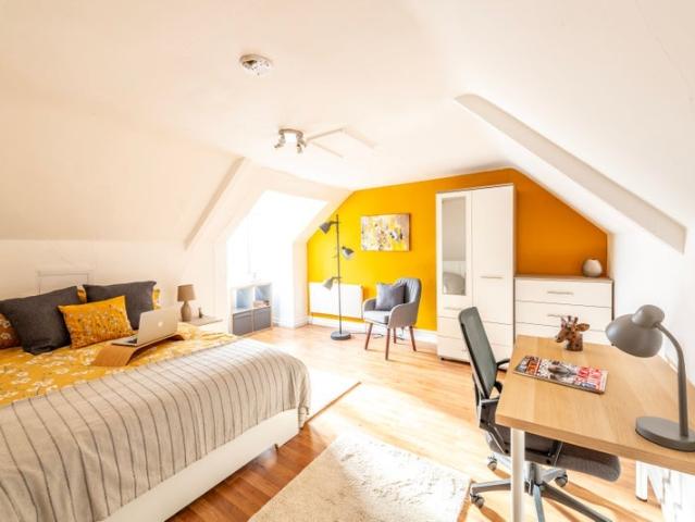 Room at Farr Street, Bristol