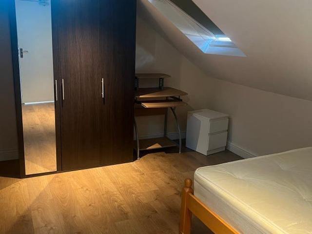 Room at Farrant Avenue, Greater London