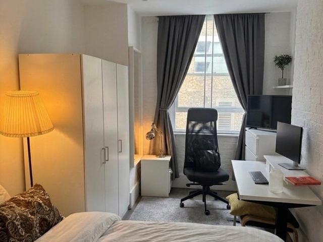 Room at Farringdon Road, Greater London