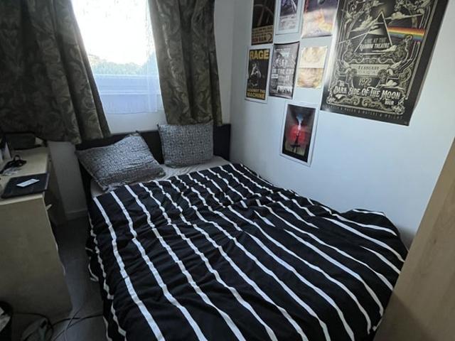 Room at Farthing Fields, Greater London