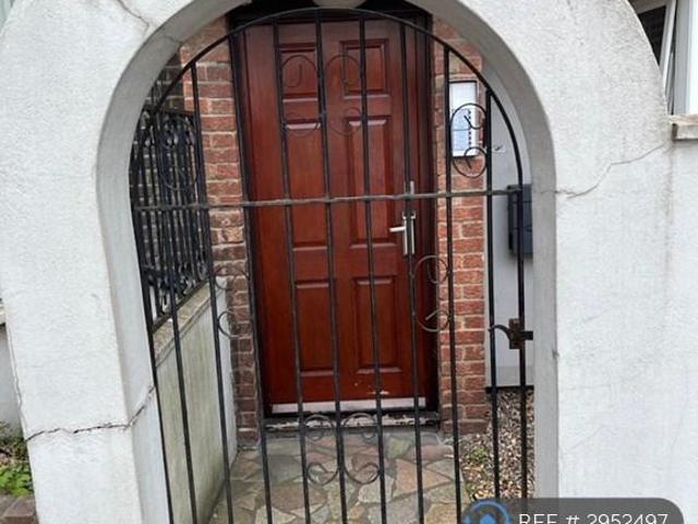 Room at Fearon Street, Greater London