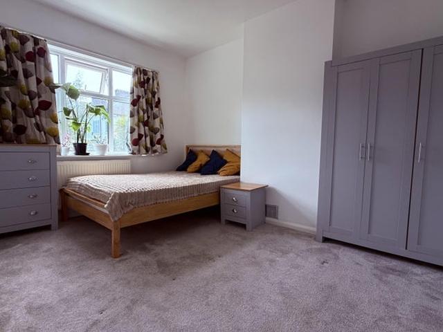 Room at Federation Road, Greater London