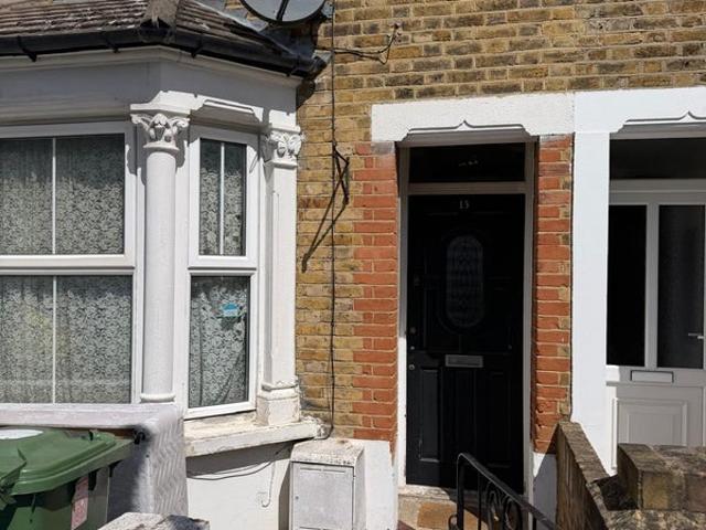 Room at Federation Road, Greater London