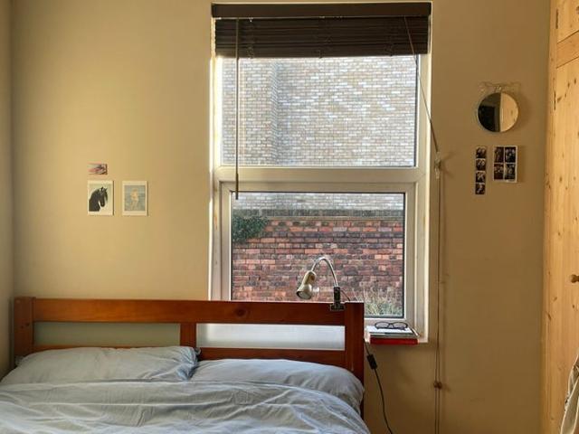 Room at Felix Road, Bristol