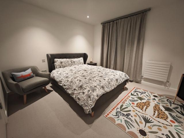 Room at Felix Road, Greater London