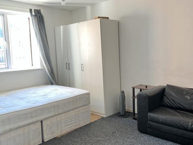 Room at Felixstowe Road, Greater London