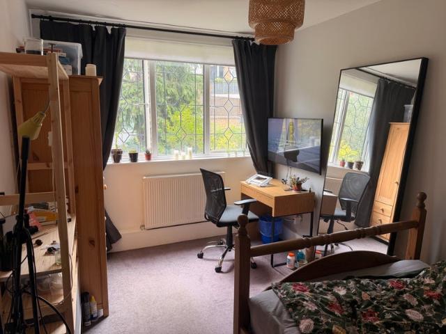 Room at Fellows Court, Greater London